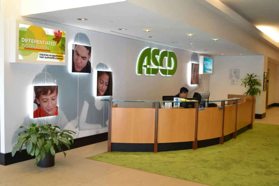 4 Reasons Why Lobby Designs Need to Impress | Adler Display